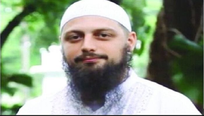 আমেরিকার খ্রিস্টান পরিবারে জন্ম হলেও একলা ঘরে কলেমা পড়ে আমি মুসলিম হই ...